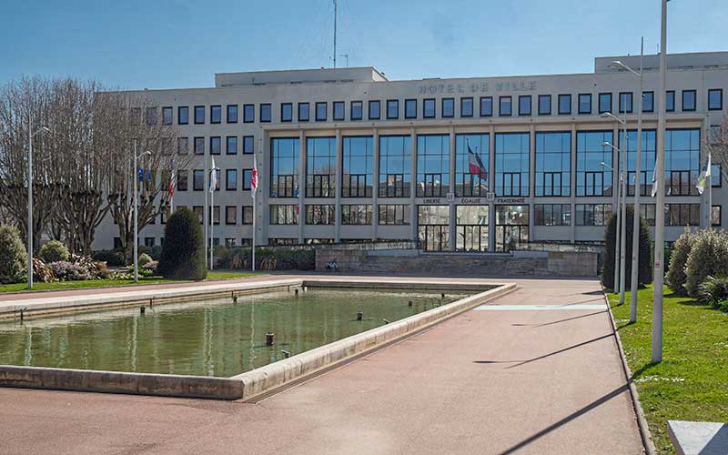 Cantines en grève à Saint-Nazaire : le bras de fer continue entre les ...